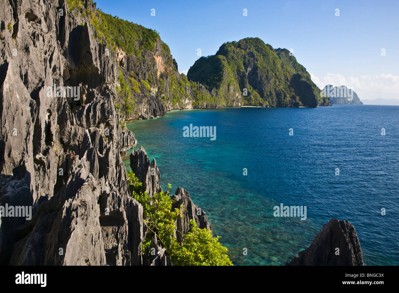 View of MATINLOC ISLAND near EL NIDO in BACUIT BAY - PALAWAN ISLAND ...