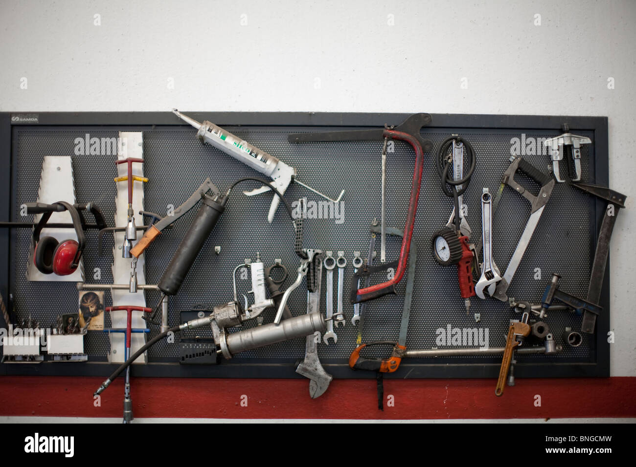 Mechanic tools on a wall Stock Photo - Alamy