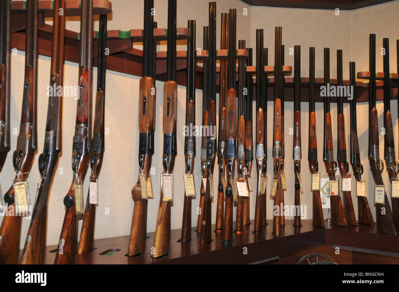 Guns for sale hi-res stock photography and images - Alamy