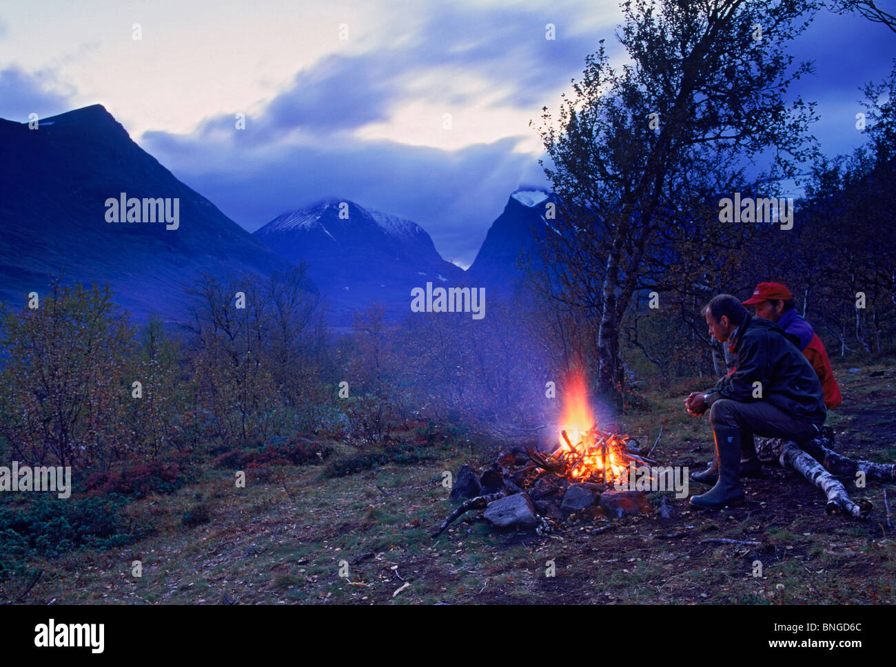 Night campfire arctic hi-res stock photography and images - Alamy