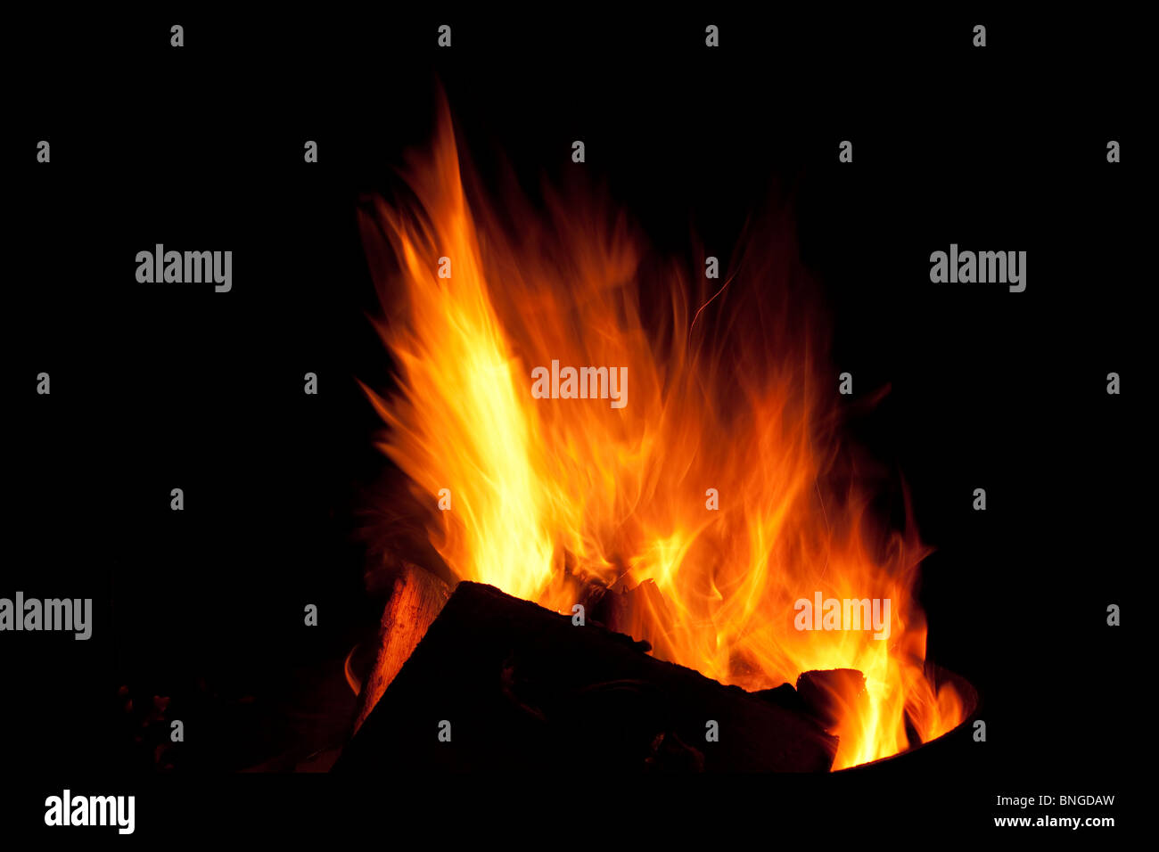 Raging campfire at night Stock Photo - Alamy