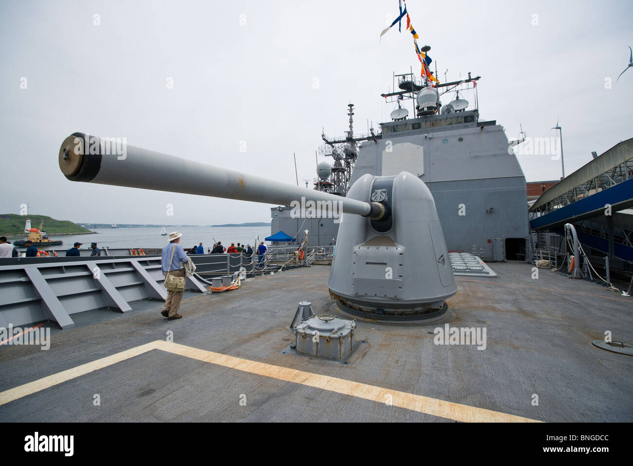 5 inch naval gun hi-res stock photography and images - Alamy