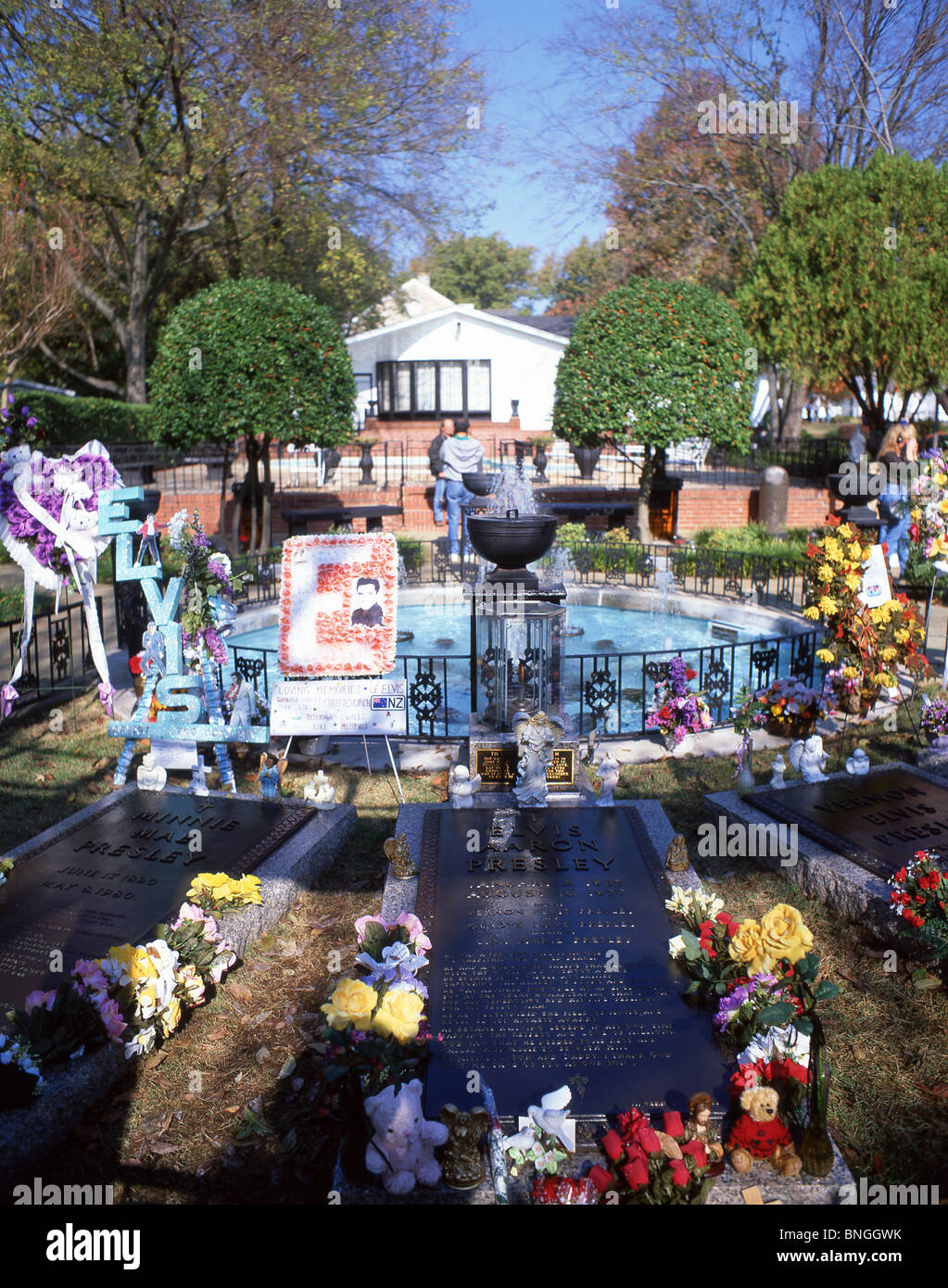 Meditation Garden, Graceland Mansion, Elvis Presley Boulevard ... Meditation Garden, Graceland Mansion, Elvis Presley Boulevard ...
