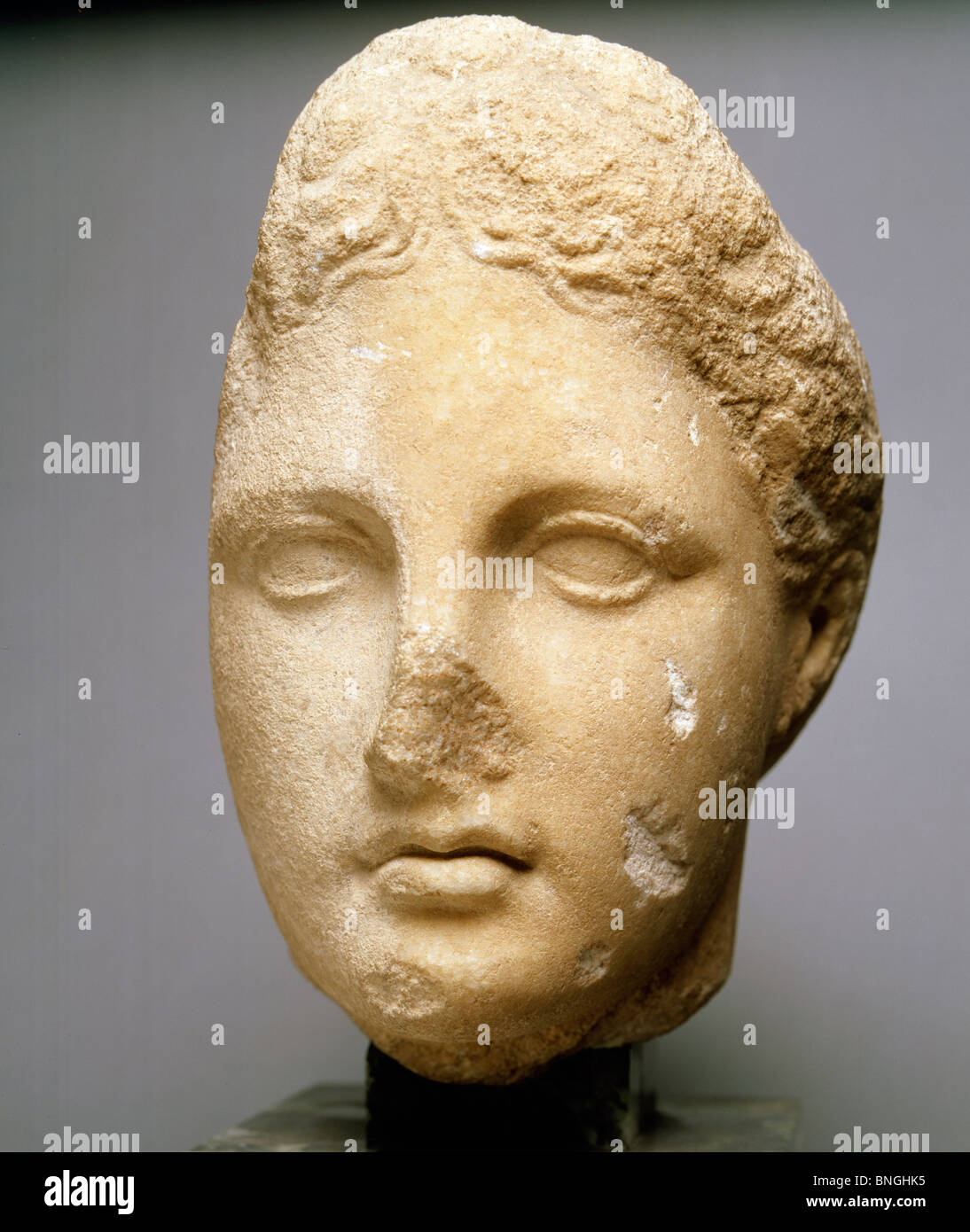 Female sculpture ancient hi-res stock photography and images - Alamy