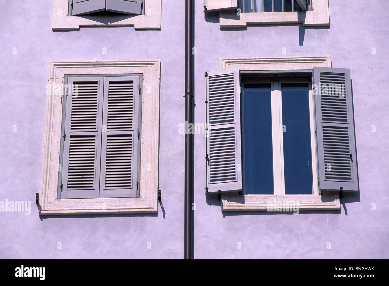 Windows italy shutters hi-res stock photography and images - Alamy