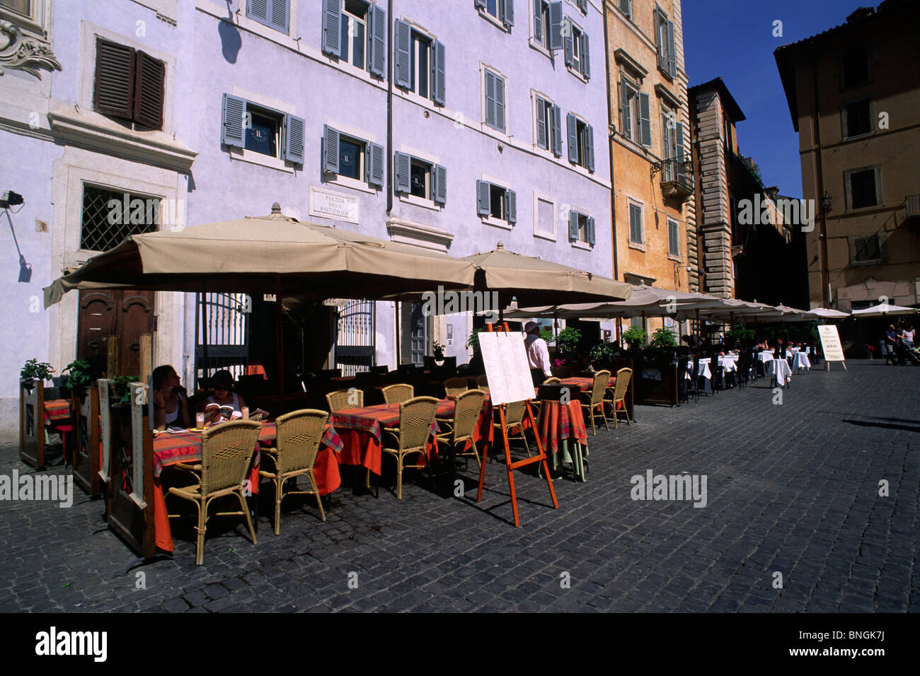 Outdoor bars hi-res stock photography and images - Alamy