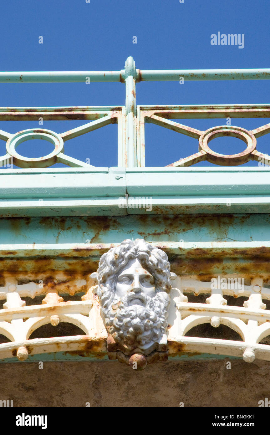 Cast iron head hi-res stock photography and images - Alamy