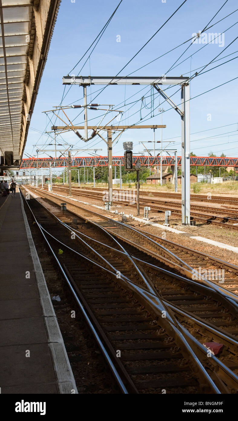 Cambridge Railway station showing the scissors crossover track ...