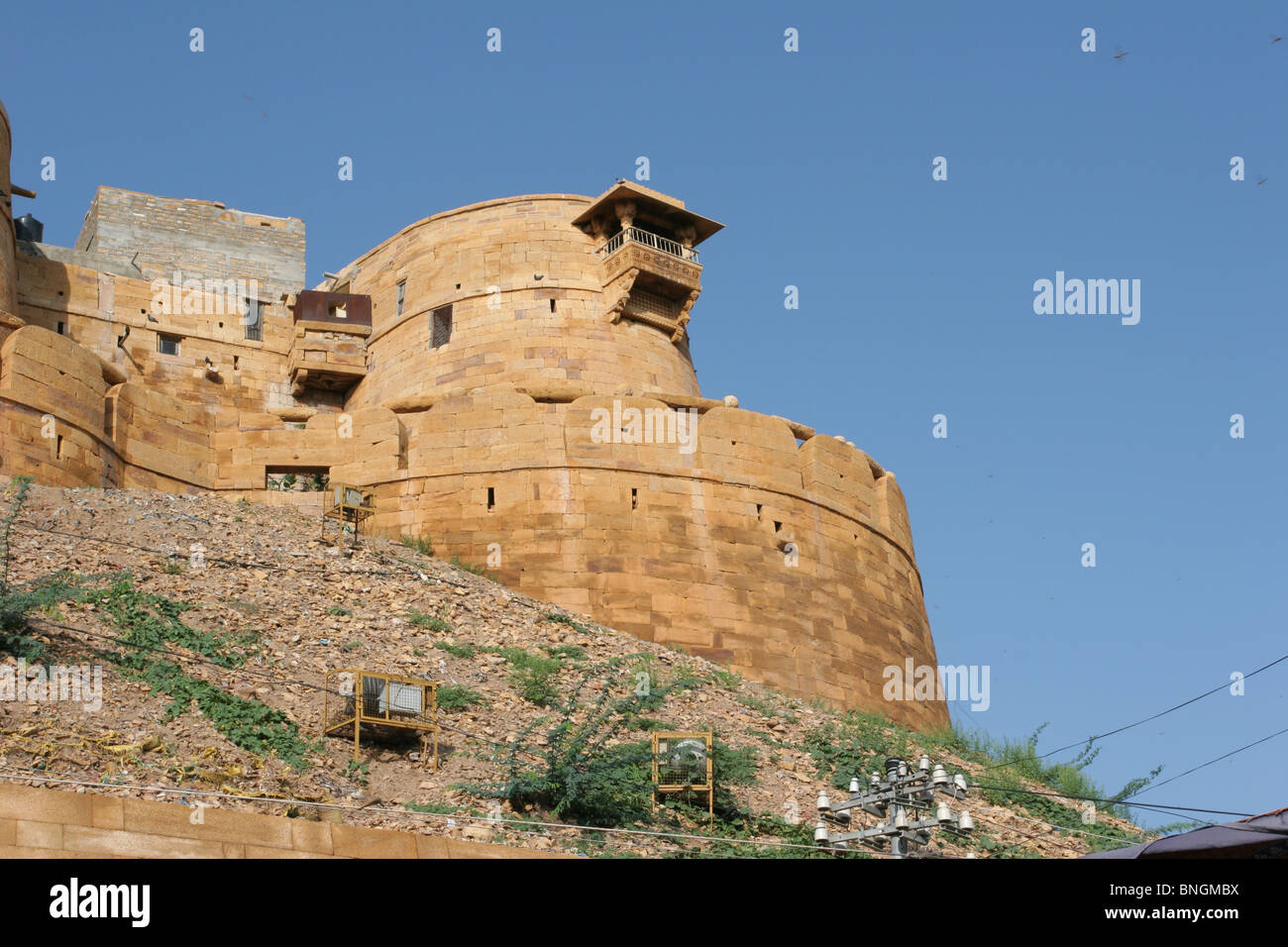 The ramparts of the 12th century Jaisalmer Fort, Rajasthan, India Stock ...