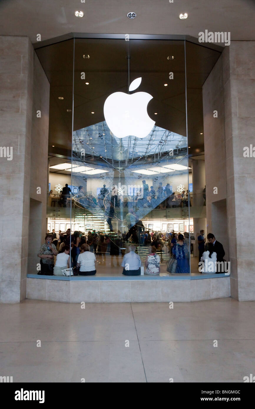 Apple store louvre hi-res stock photography and images - Alamy