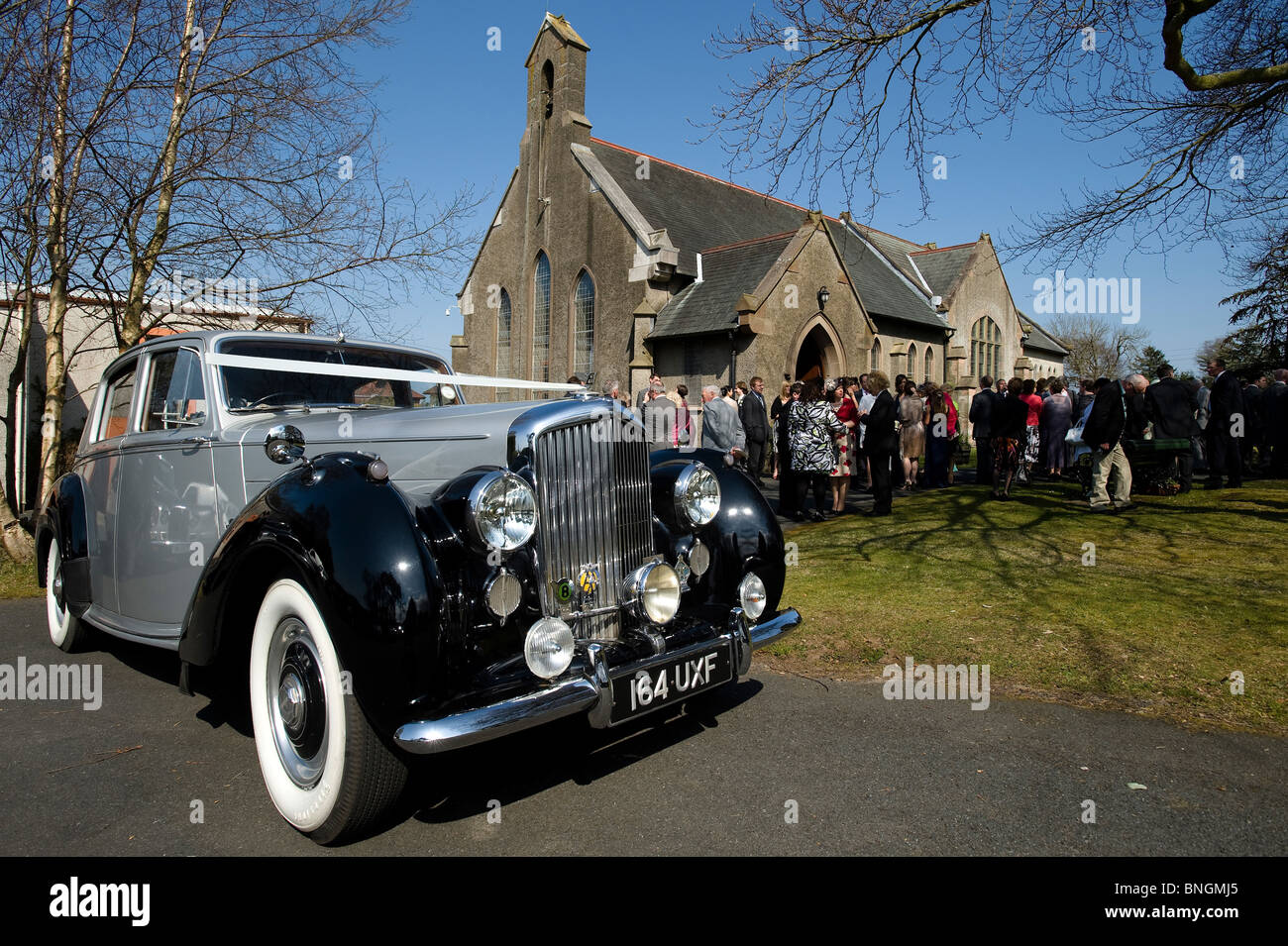 Wedding car outside church holding wedding Stock Photo - Alamy