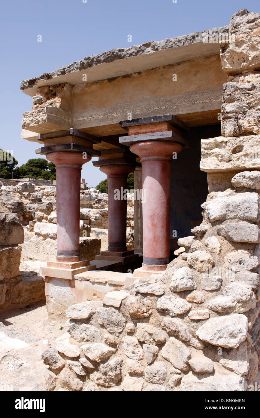 THE PALACE OF KNOSSOS ON THE GREEK ISLAND OF CRETE Stock Photo - Alamy