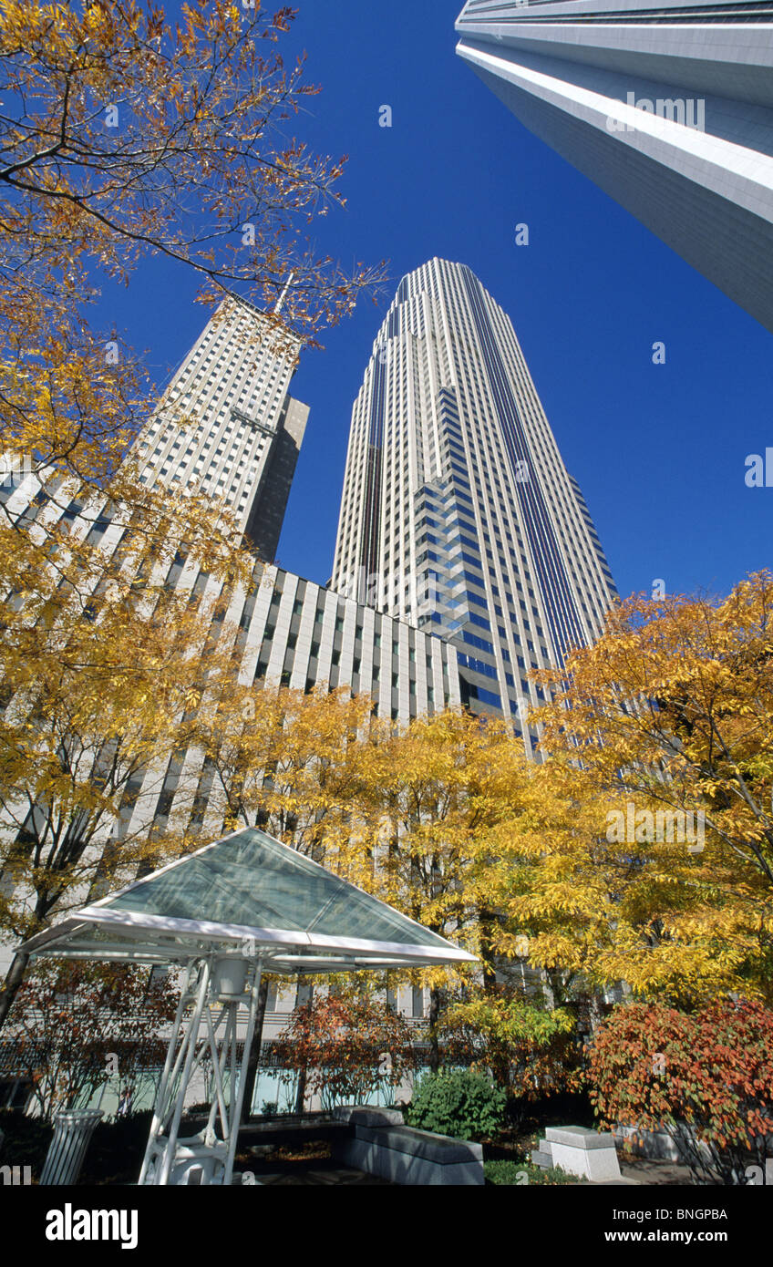 USA, Illinois, Chicago, Prudential and Amoco Towers, trees with ...