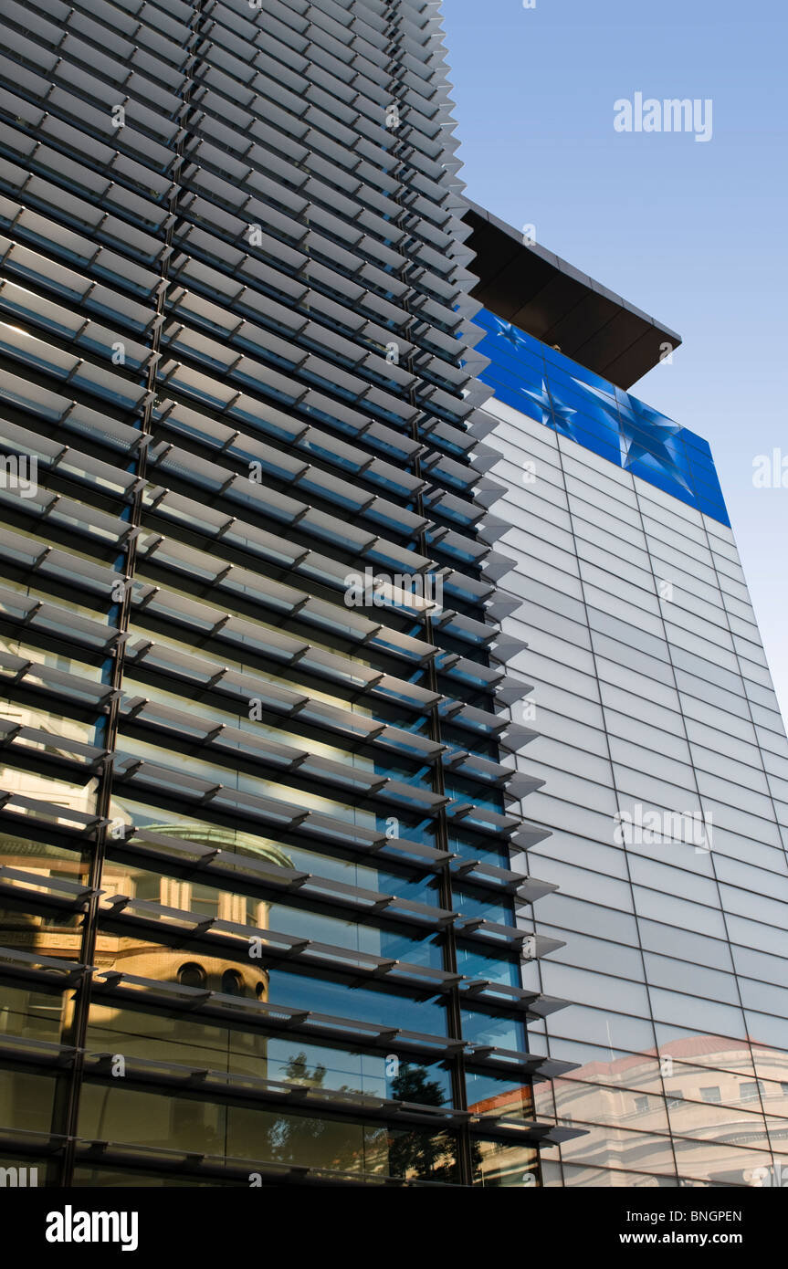 Architectural detail of the West side of the Newseum Building in ...