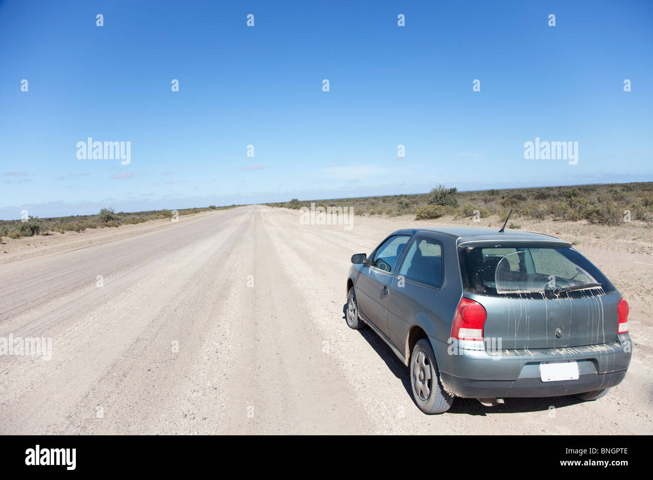 Car dusty road america hi-res stock photography and images - Alamy
