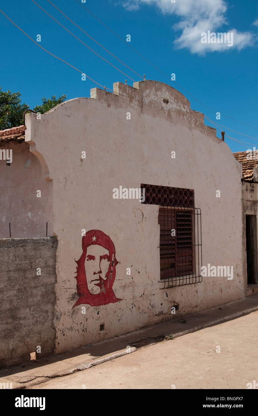 Cuban Street Life, Trinidad, Cuba, Che, graffiti Stock Photo - Alamy
