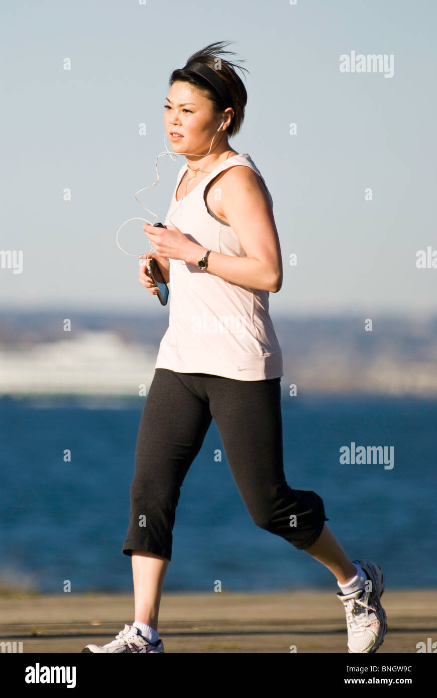 Run along a beach hi-res stock photography and images - Alamy