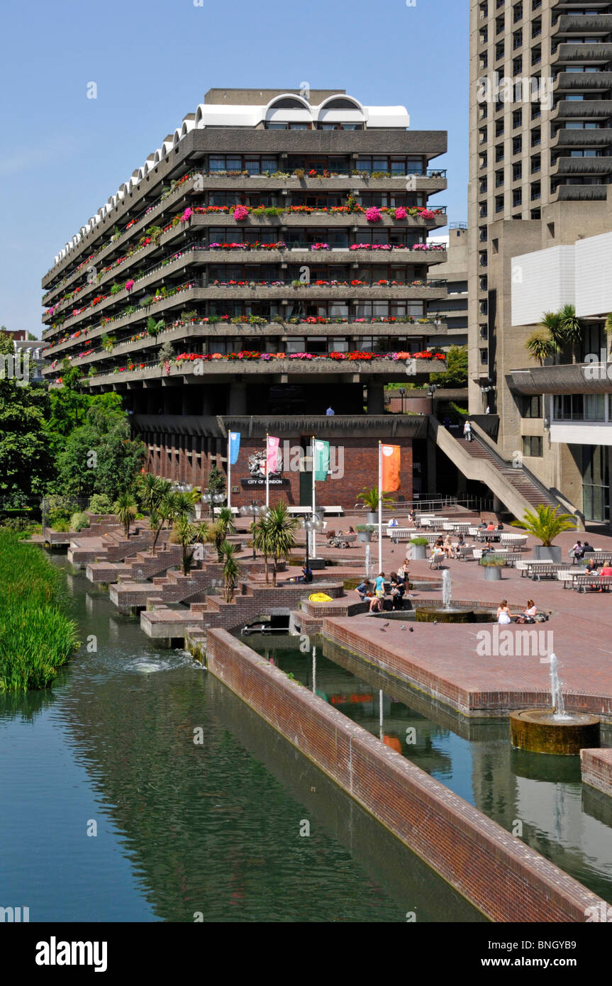 The barbican centre exterior hi-res stock photography and images - Alamy