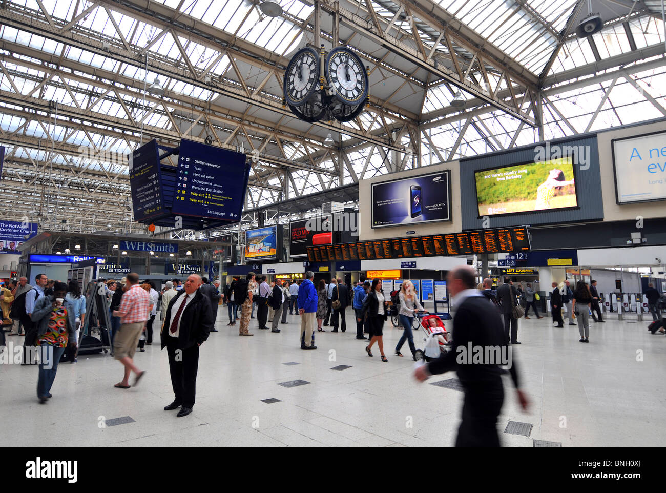 Inside waterloo station hi-res stock photography and images - Alamy