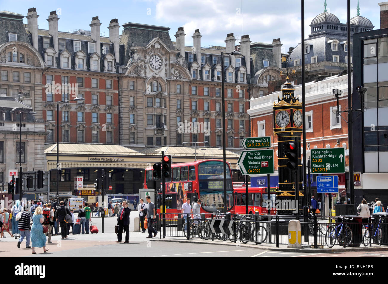 Victorian busy street hi-res stock photography and images - Alamy