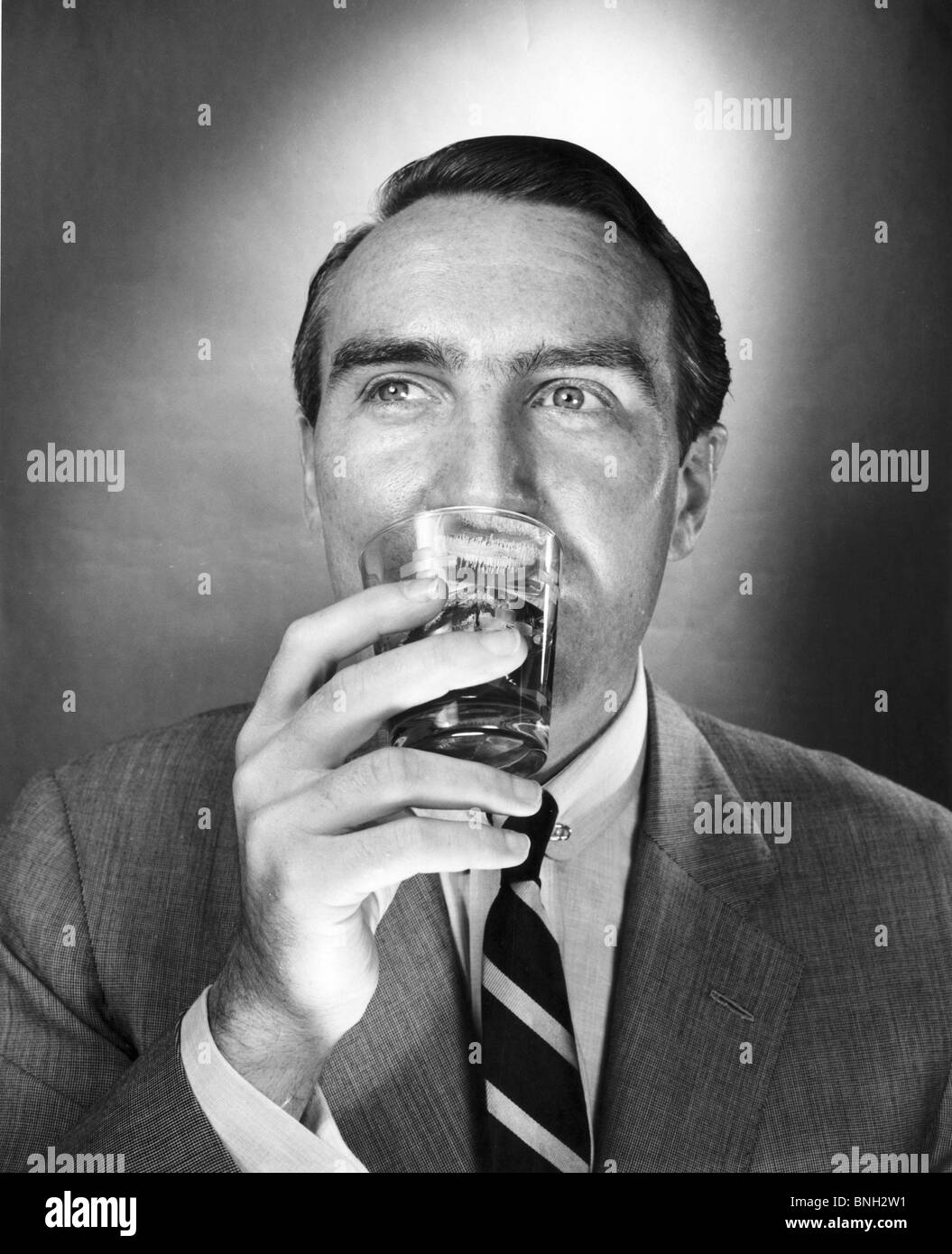 Vintage drinking man hi-res stock photography and images - Alamy