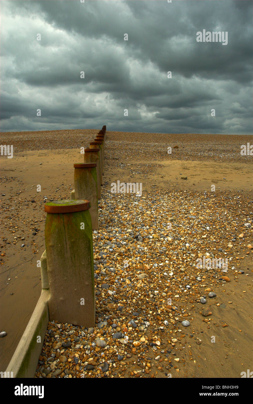 Sea groynes hi-res stock photography and images - Alamy