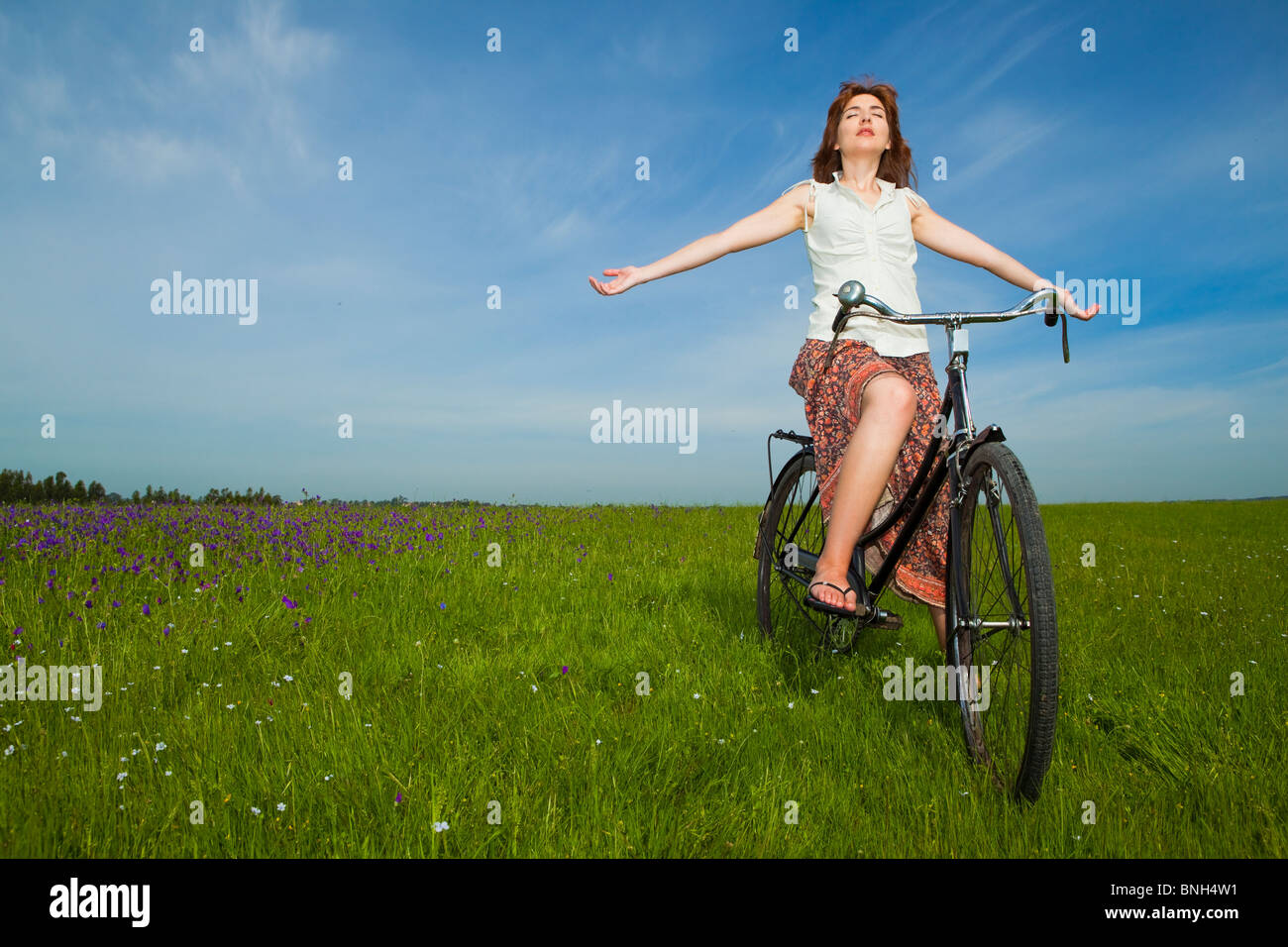 Happy young woman relaxing over a vintage bicycle Stock Photo - Alamy