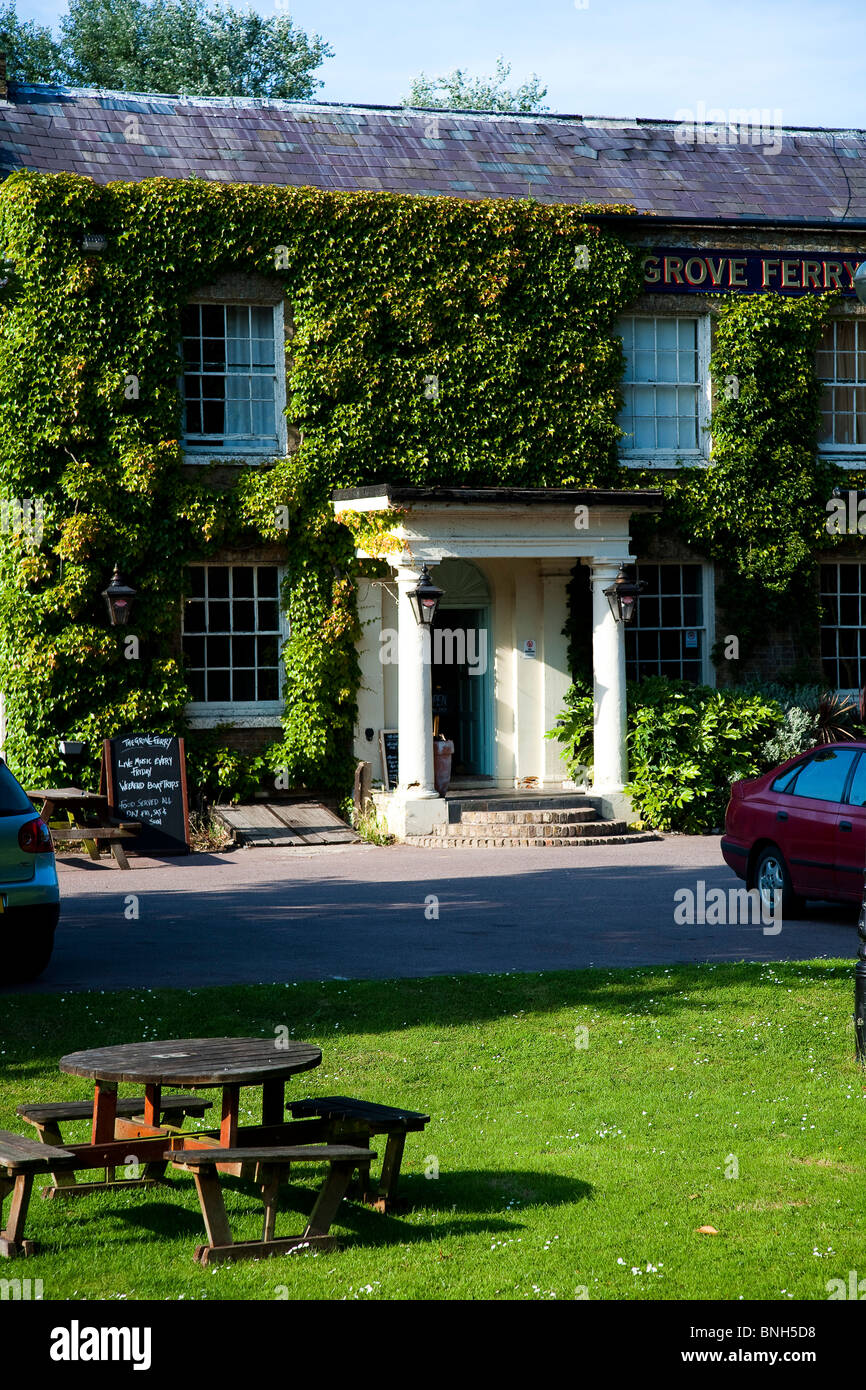 Grove ferry inn country pub hi-res stock photography and images - Alamy