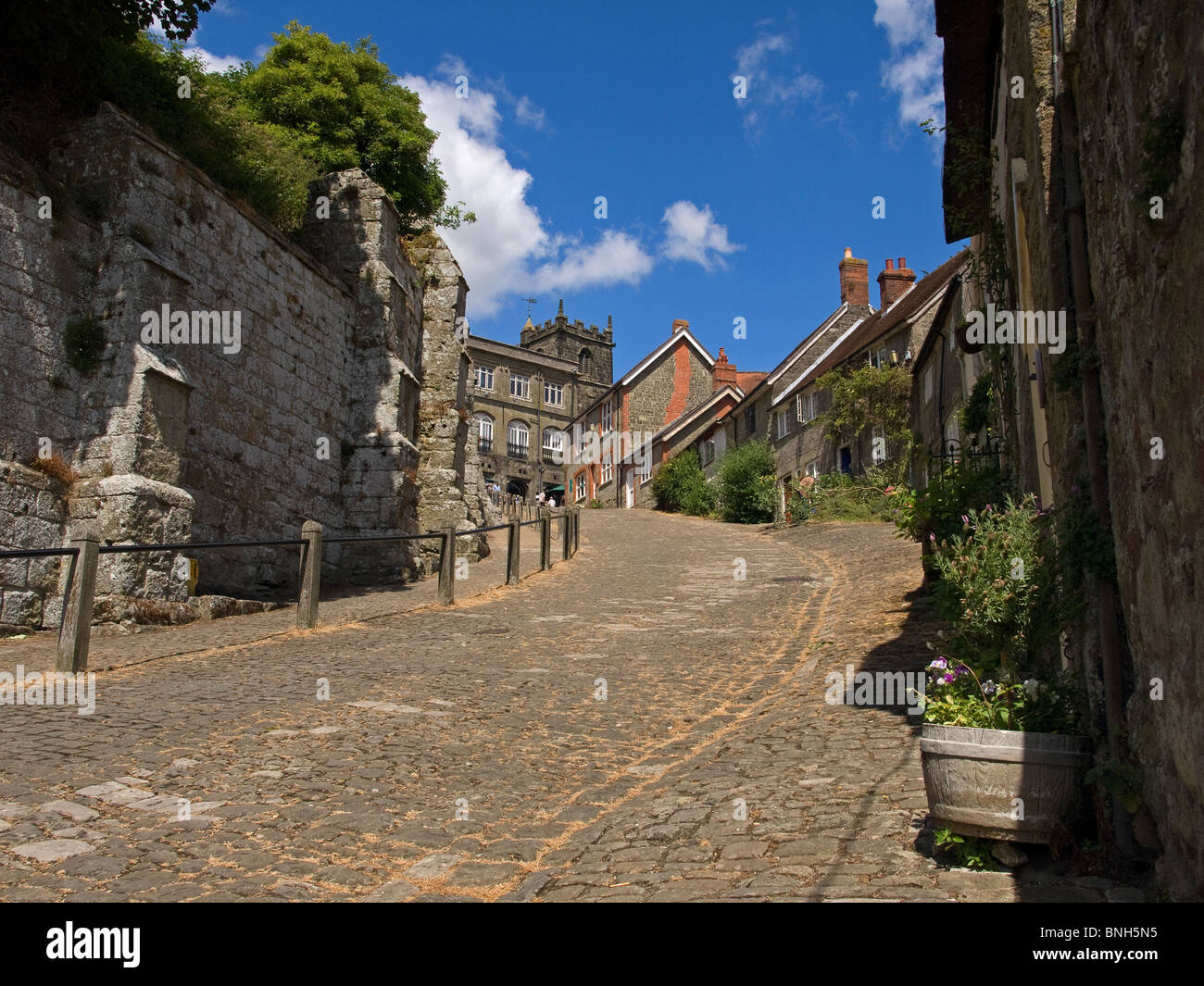 Shaftesbury hovis street steep cobble hi-res stock photography and ...