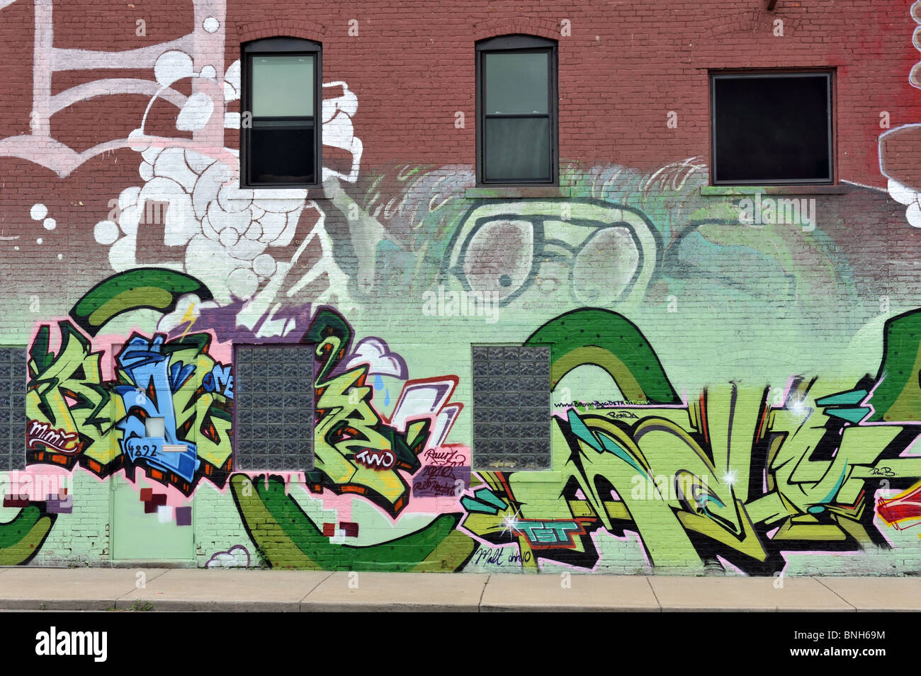 Graffiti art in abandoned building hi-res stock photography and images ...