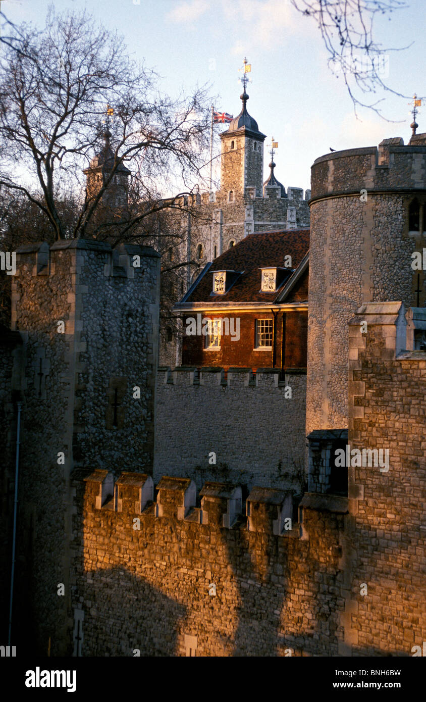 Tower bridge approach hi-res stock photography and images - Alamy