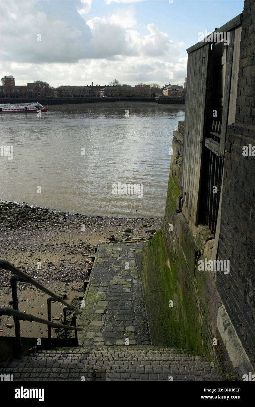 Wapping old stairs hi-res stock photography and images - Alamy