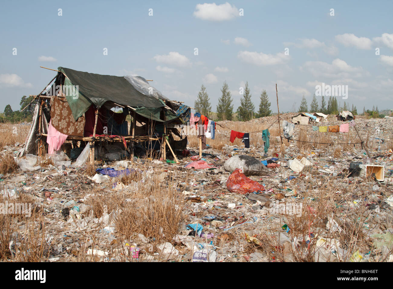 A Burmese refugee'shouse sits atop a garbage dump in Thailand Stock ...