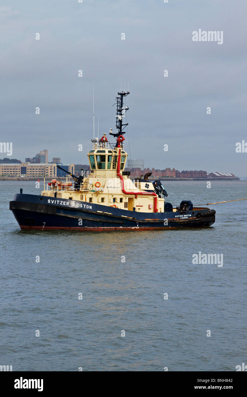 Liverpool Tug SVITZER BIDSTON mid-river Stock Photo - Alamy