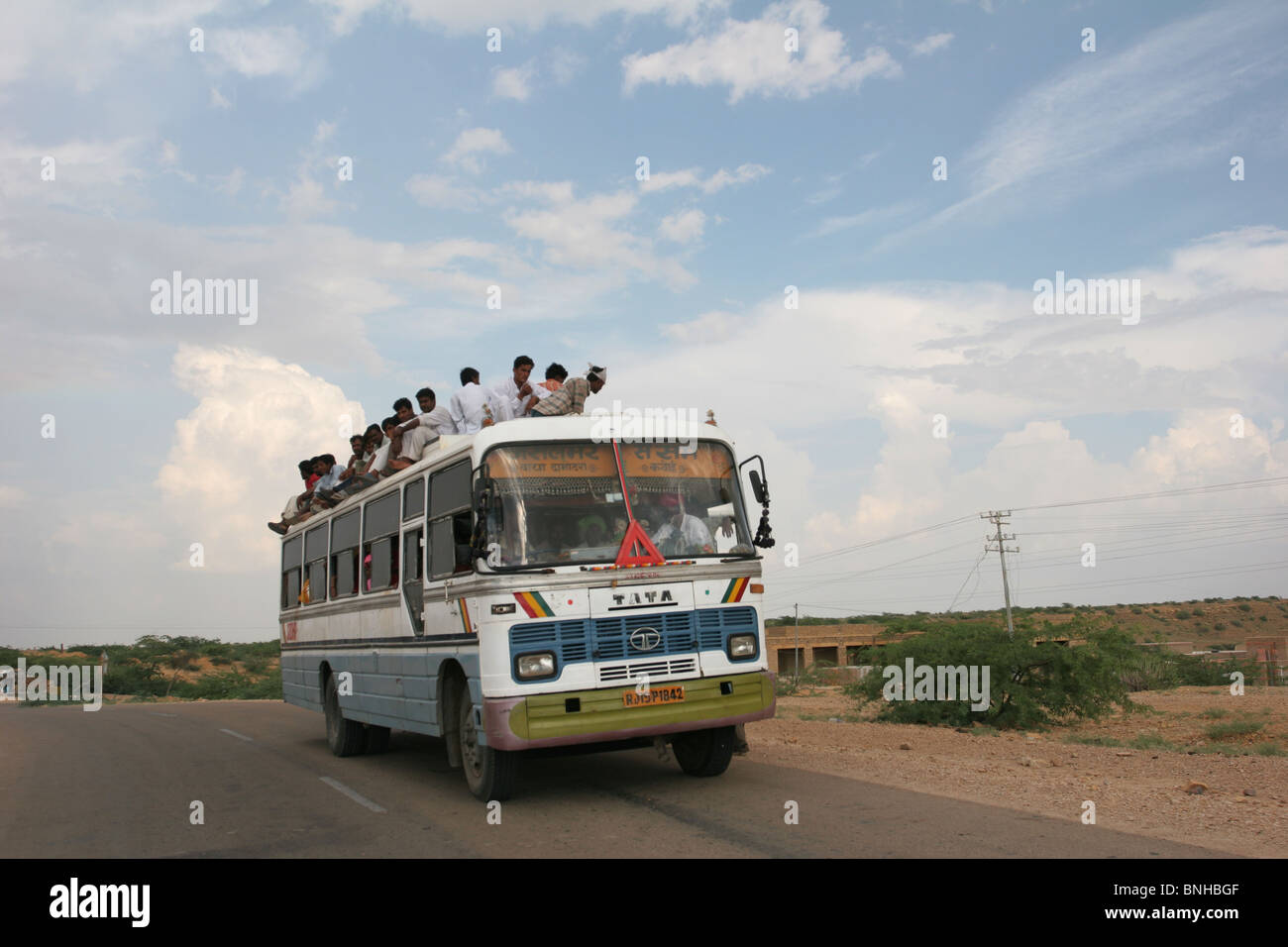 Overcrowded bus india hi-res stock photography and images - Alamy