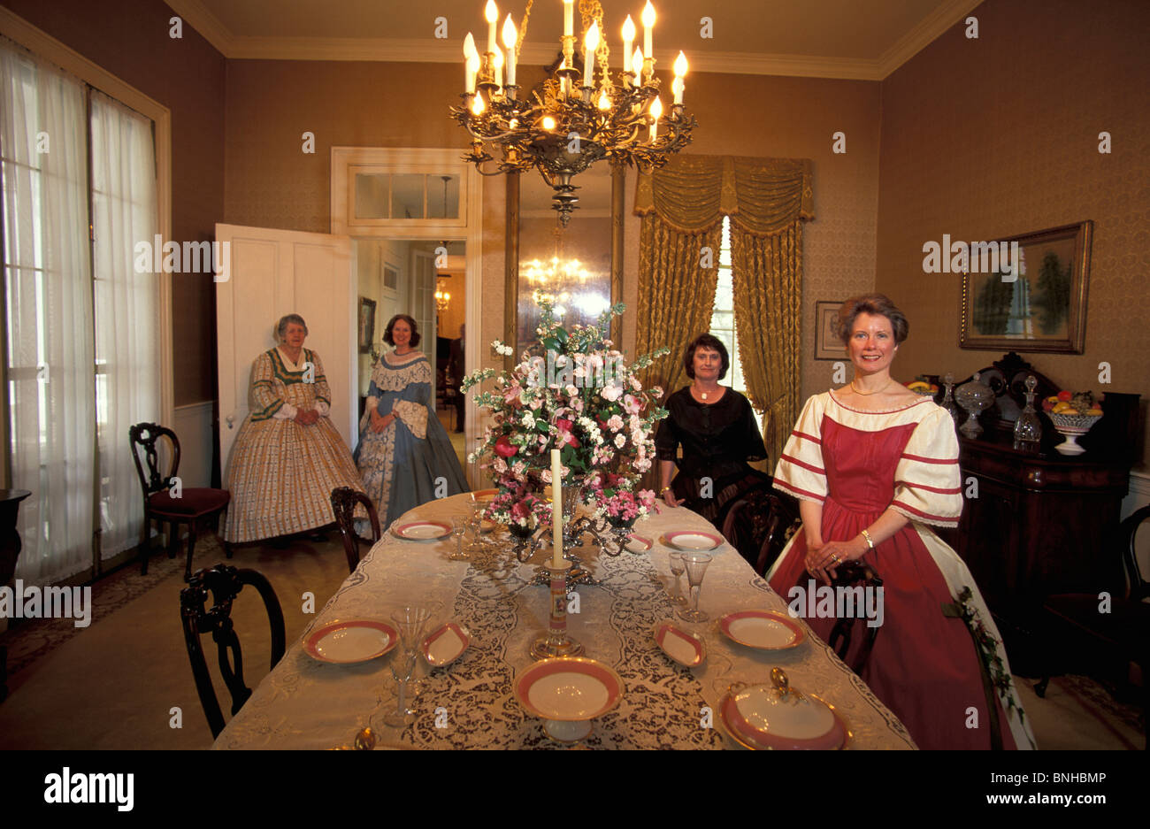 Usa Natchez Mississippi Antebellum Costumes Twin Oaks Nostalgia Inside ...