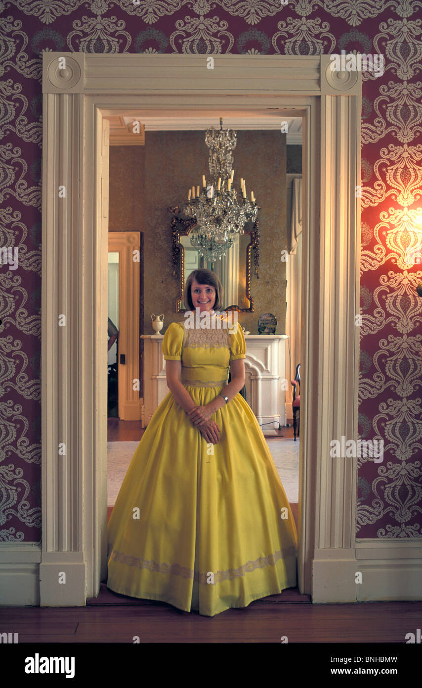 Usa Natchez Mississippi Antebellum Costume Elms Court Nostalgia Inside ...