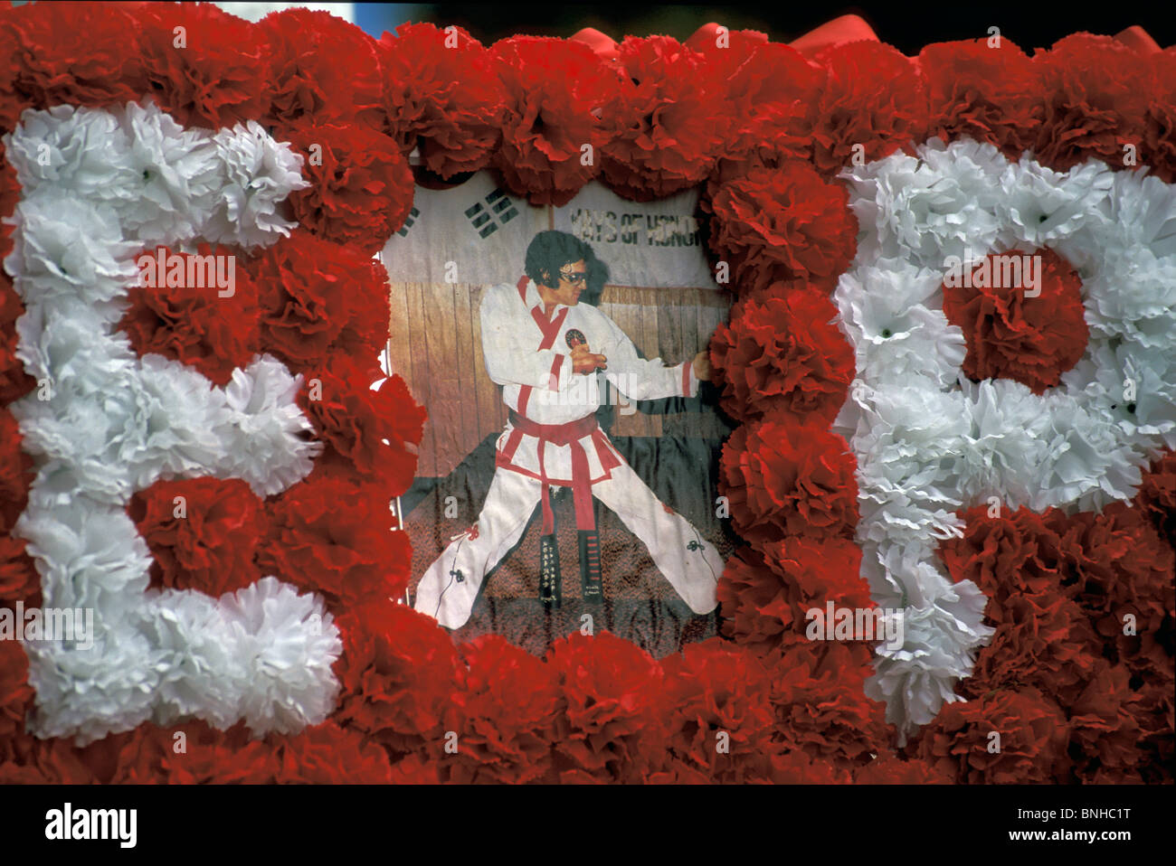 Usa Memphis Tennessee Elvis Presley Gravesite Graceland Cemetery Grave ...
