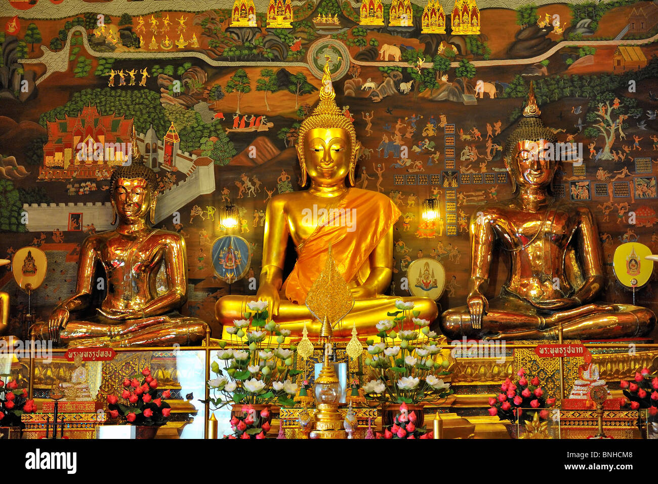 Buddha statues at Wat Phanan Choeng temple in Ayutthaya, Thailand Stock ...