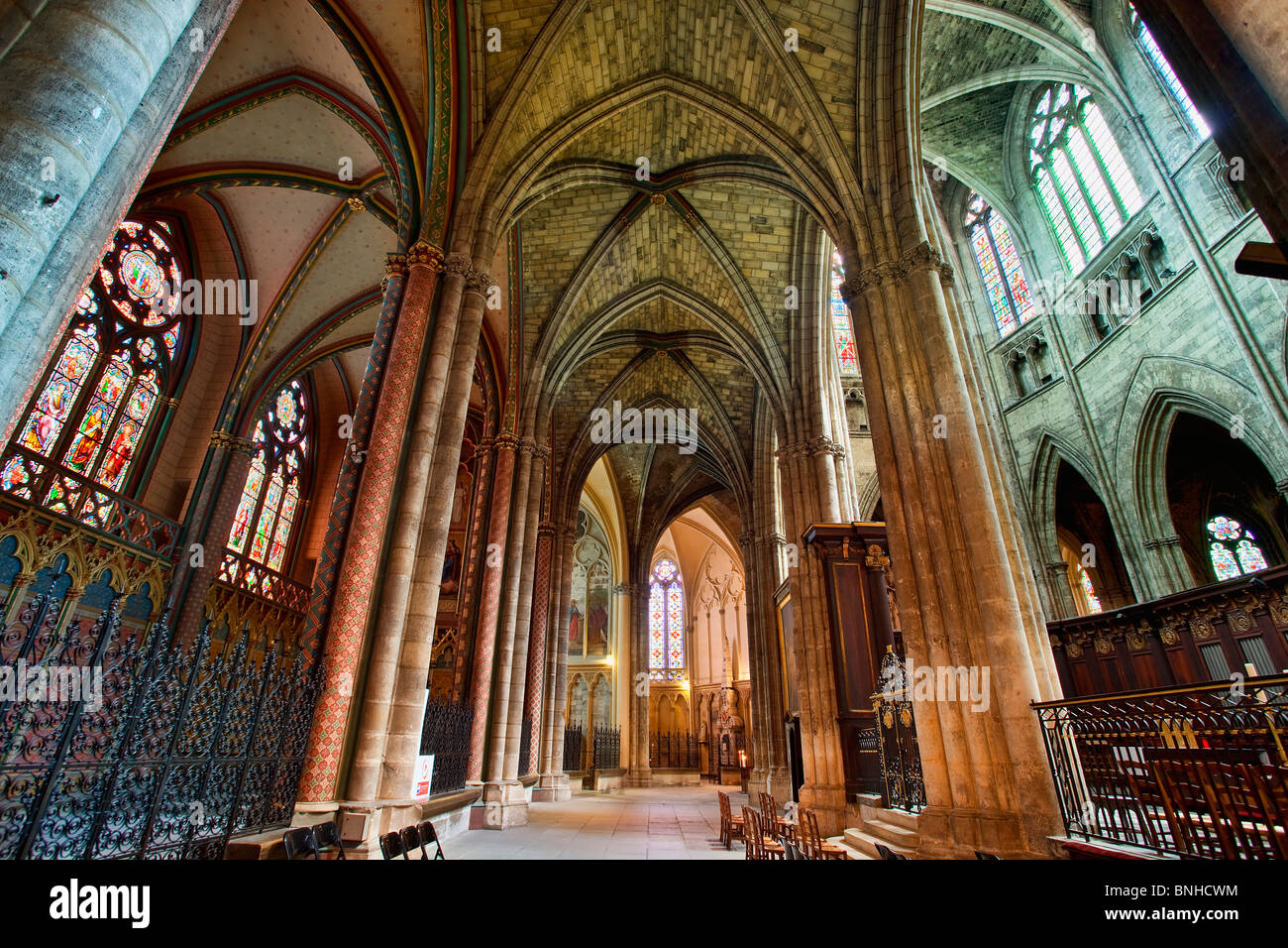 Bordeaux cathedral interior hi-res stock photography and images - Alamy