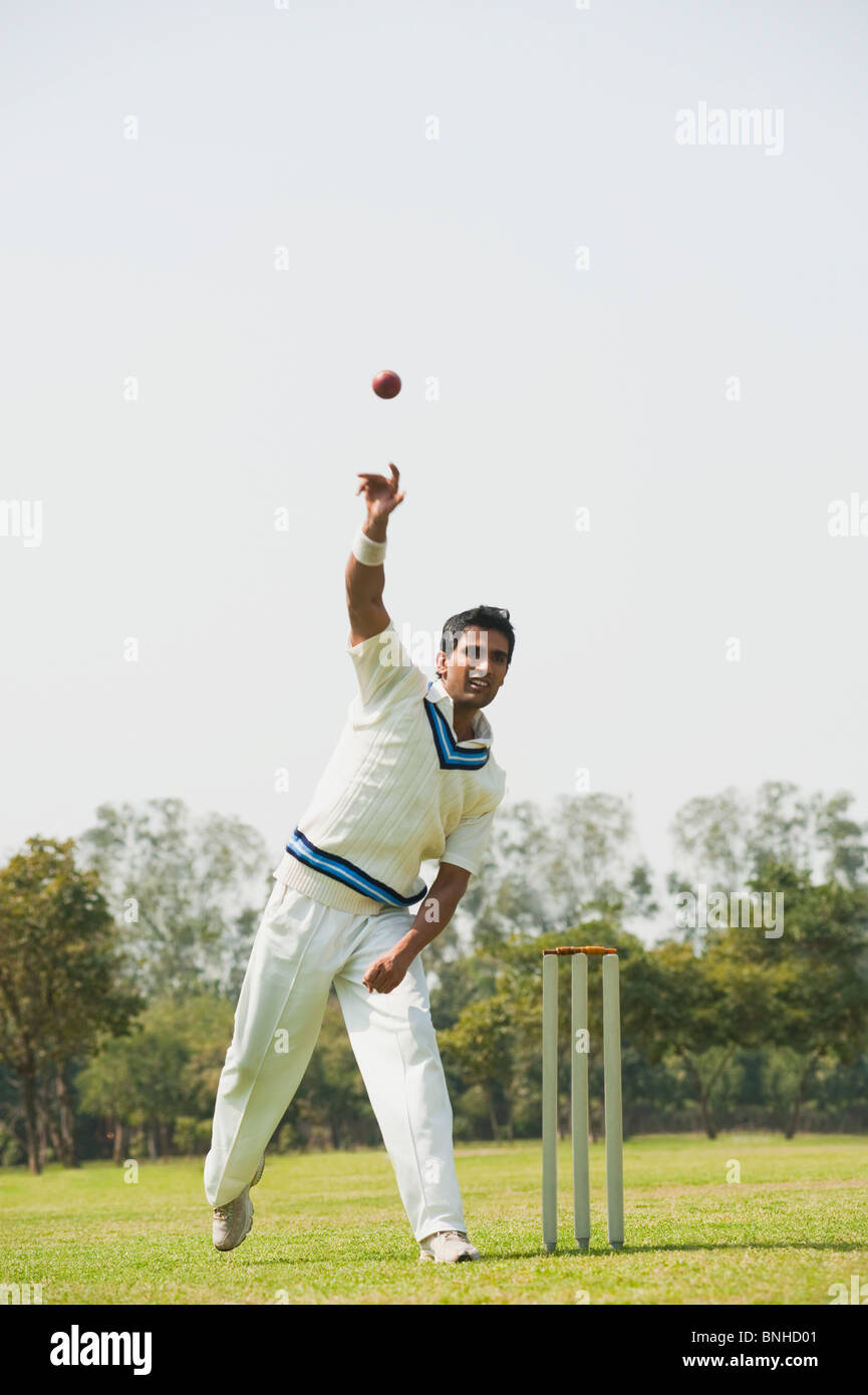 Cricket bowler hi-res stock photography and images - Alamy
