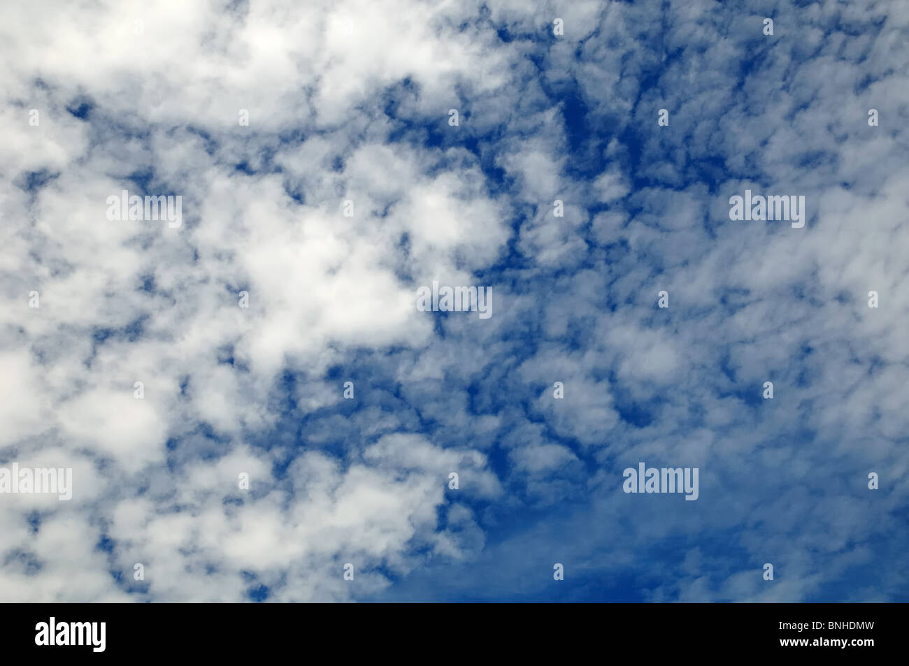 White cloud patterns hi-res stock photography and images - Alamy