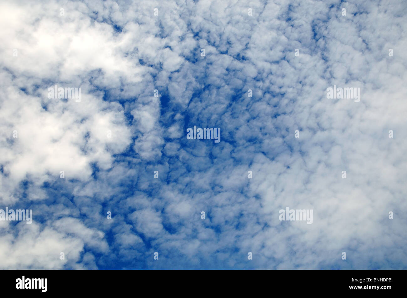 White cloud patterns hi-res stock photography and images - Alamy