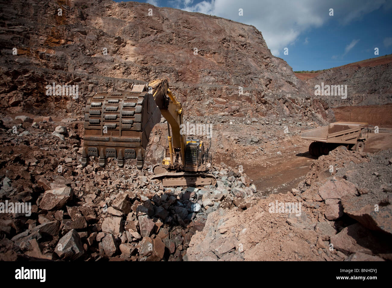 Excavator digging rocks hi-res stock photography and images - Alamy