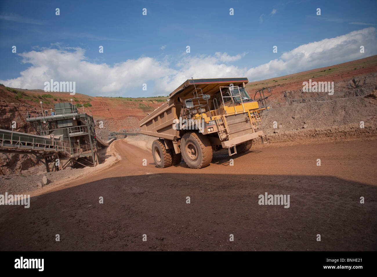 Moving heavy materials hi-res stock photography and images - Alamy