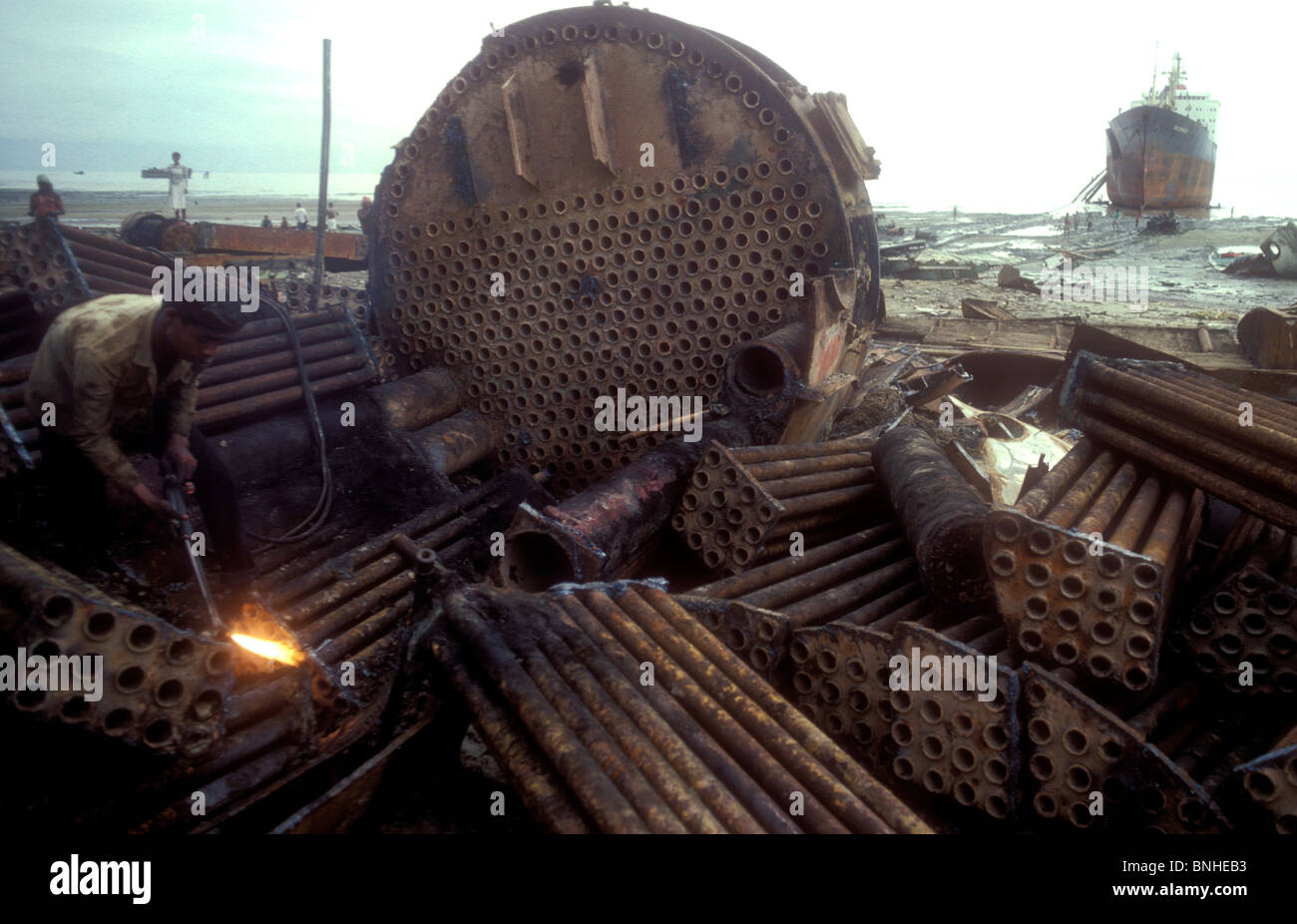 Ship-breaking yard in Chittagong Bangladesh Stock Photo - Alamy