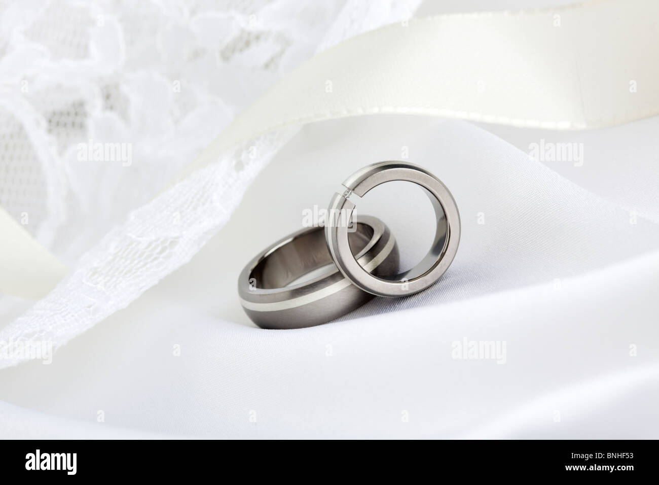 Wedding rings hi-res stock photography and images - Alamy