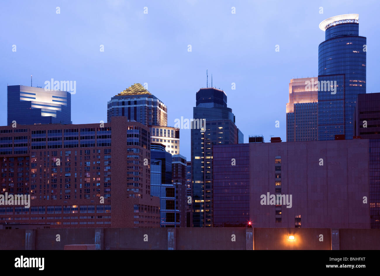 Minneapolis minnesota skyline at night hi-res stock photography and ...