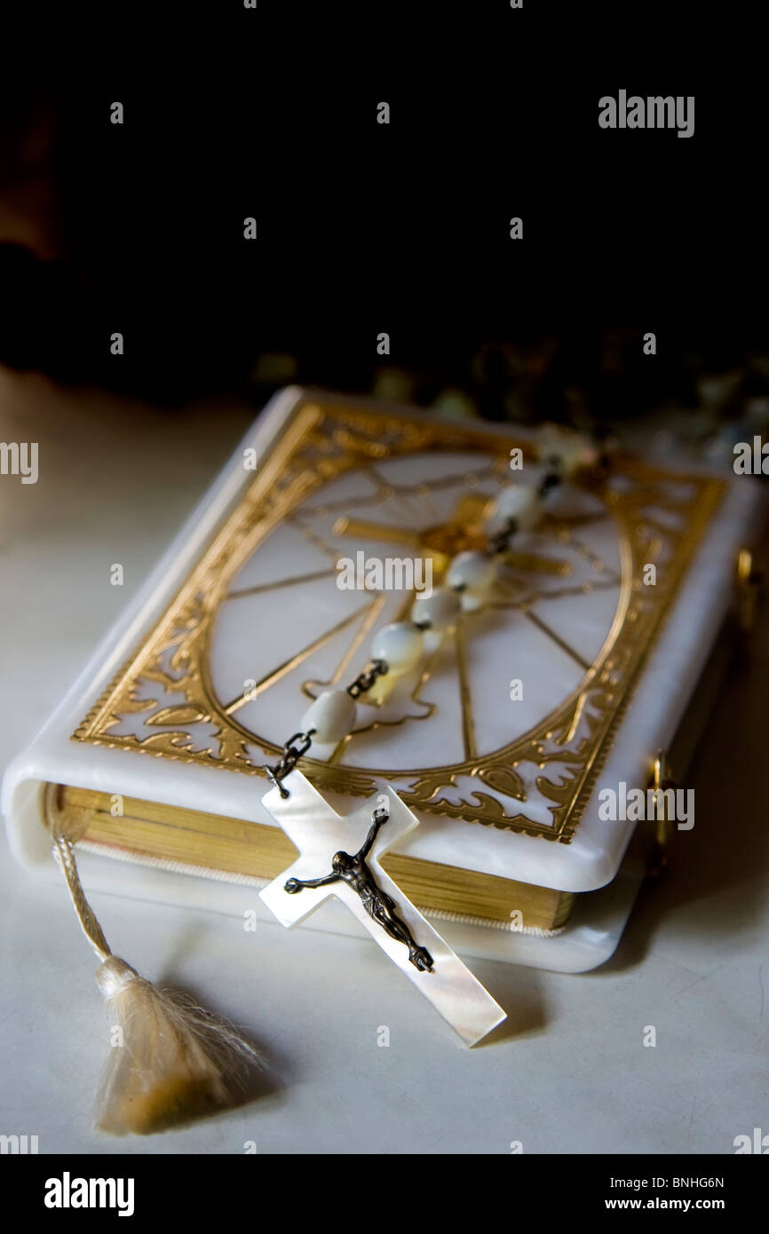 Cross book hi-res stock photography and images - Alamy