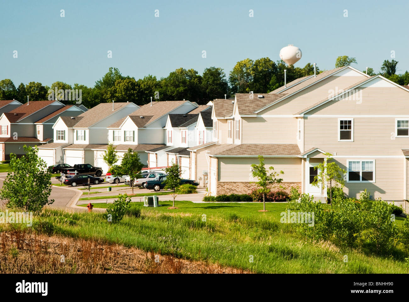 Subdivision homes side view hi-res stock photography and images - Alamy